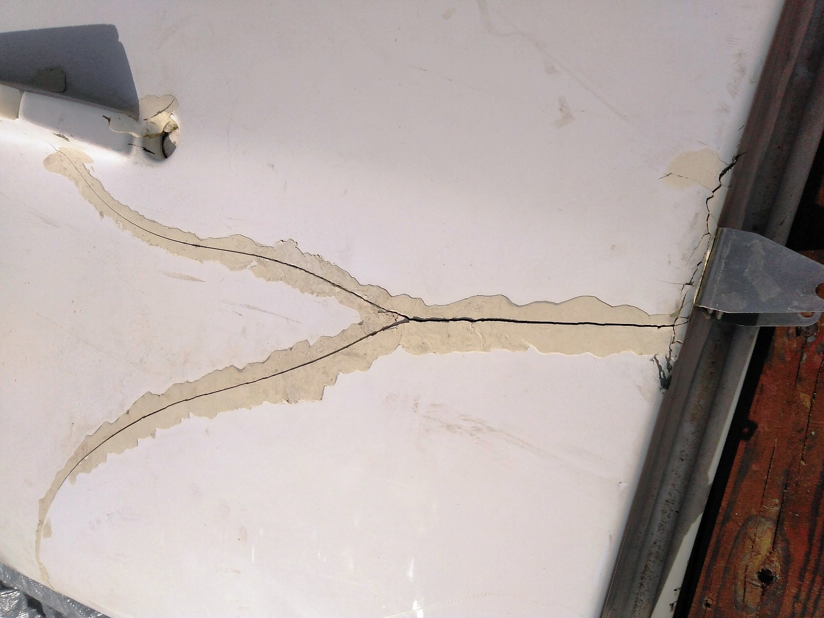 Cracked hull | Sailboat Owners Forums