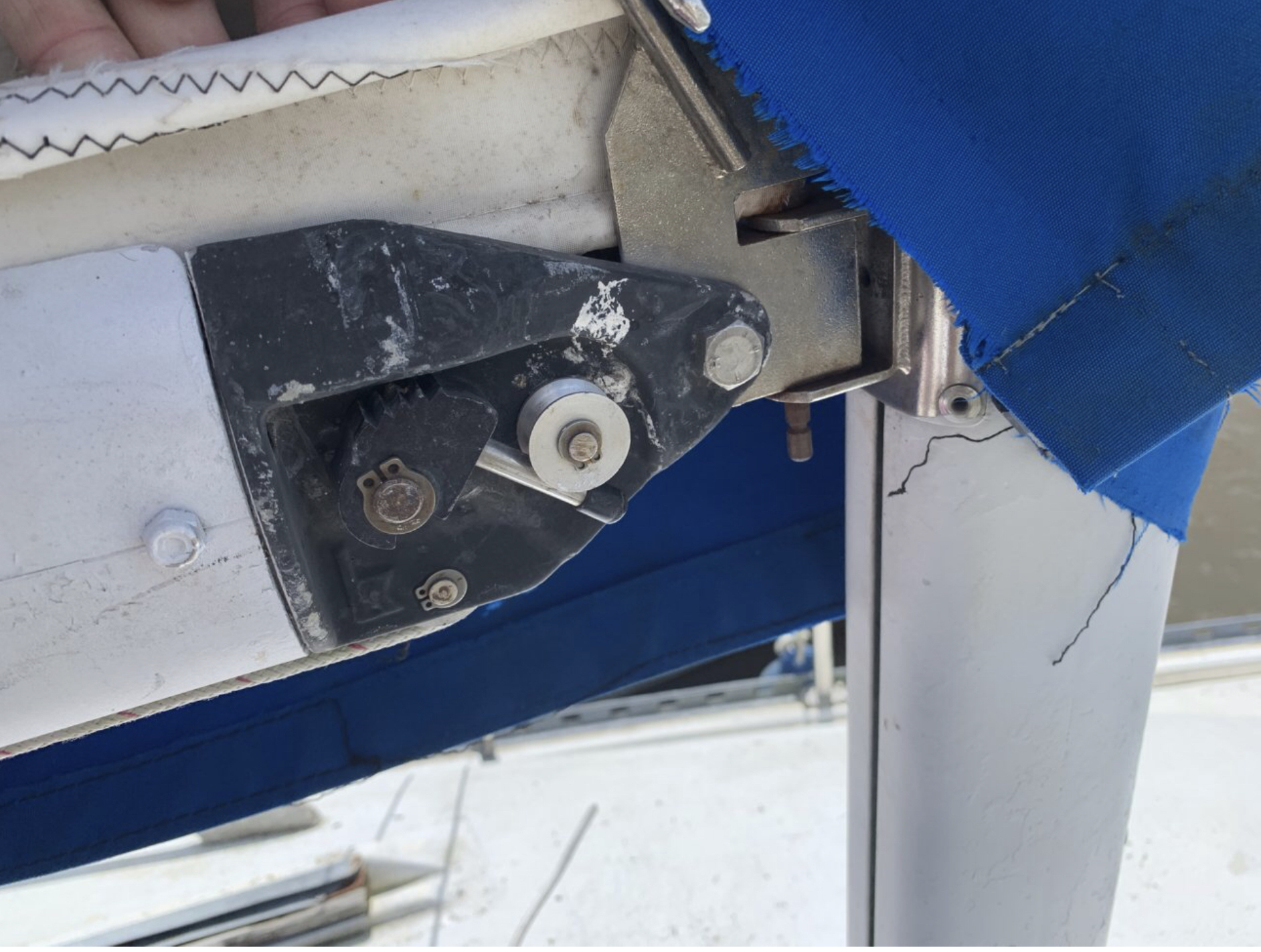 Connecting the boom to the mast | Sailboat Owners Forums